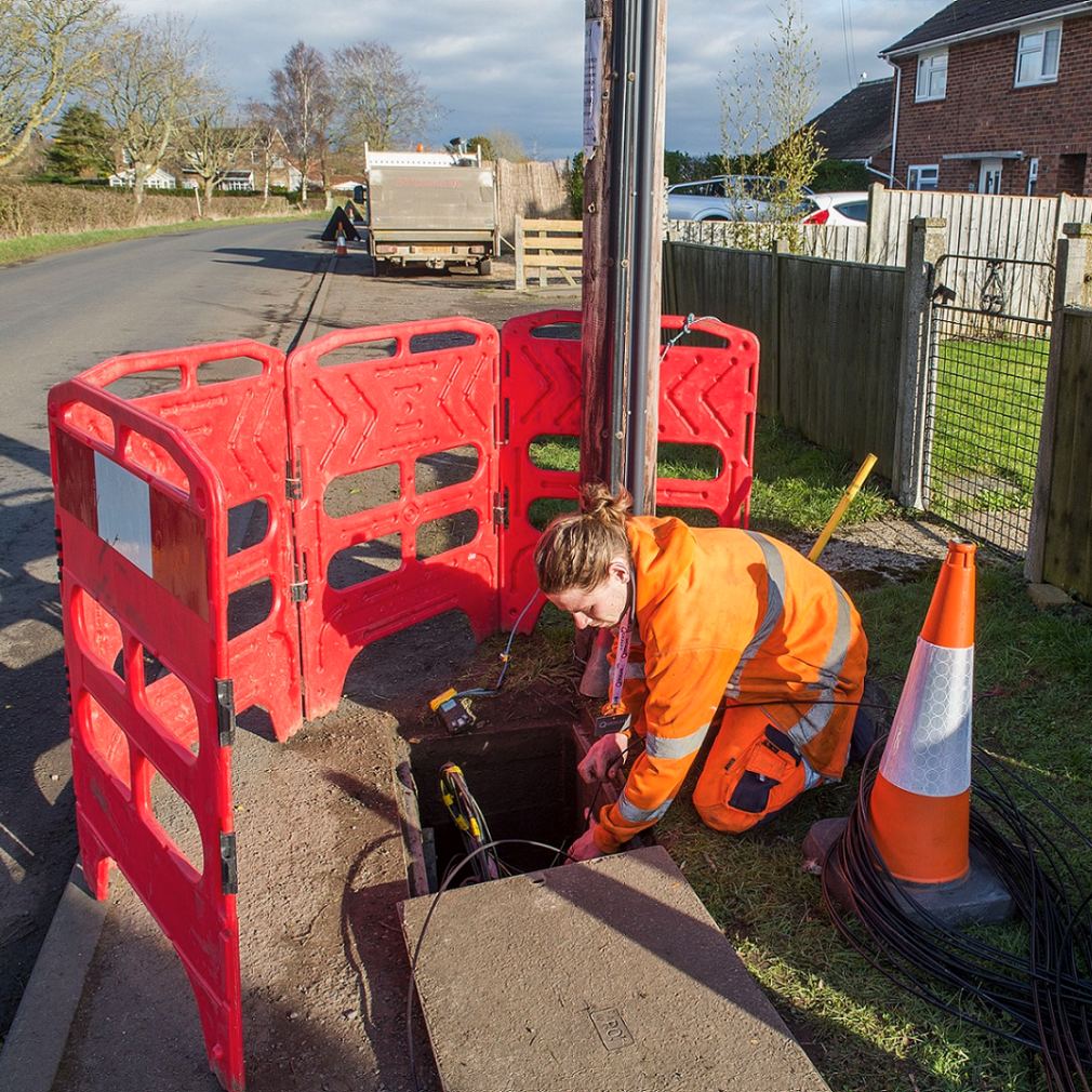A Look at Openreach's New Small FTTP Broadband ONT and Mini OLT ...
