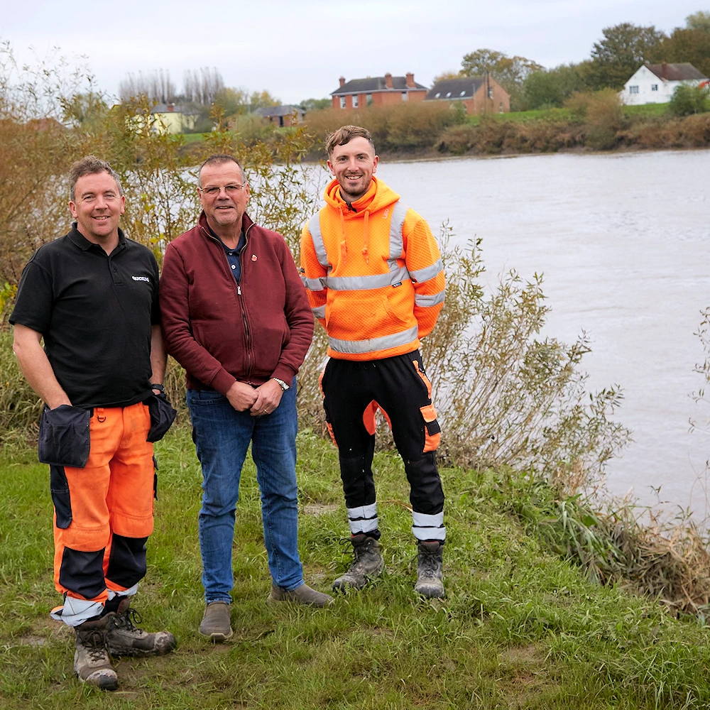 Quickline's UK Full Fibre Engineers Rescue Man from River Trent ...